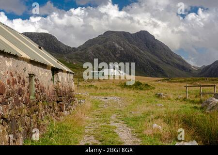 Carnmore bothy Fisherfield forest Scotland Stock Photo - Alamy