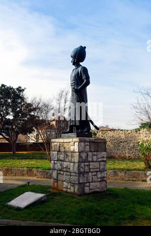 Turkey Trabzon Sultan Suleyman statue Stock Photo - Alamy