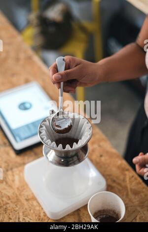 Close up of woman measuring coffee beans in her kitchen Stock Photo - Alamy