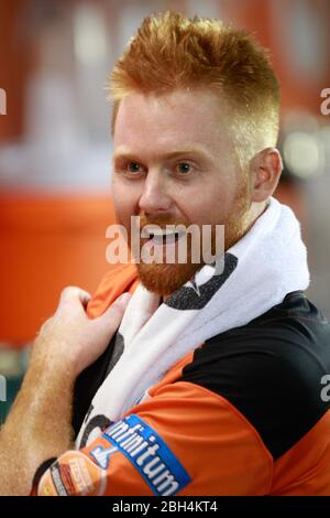 Barry Enright pitcher abridor por naranjeros hace un lamento al dejar ...