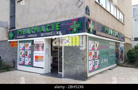 Pharmacy sign, Paris, France Stock Photo - Alamy