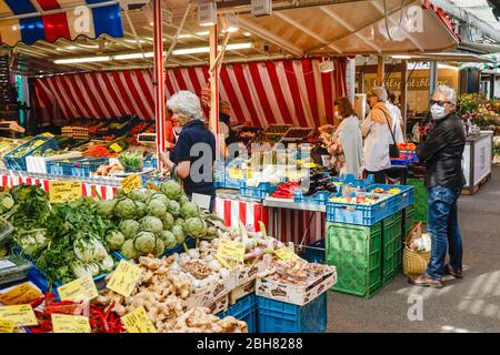 Fruit and vegetable stall at Carlsplatz Market. Dusseldorf, Germany ...