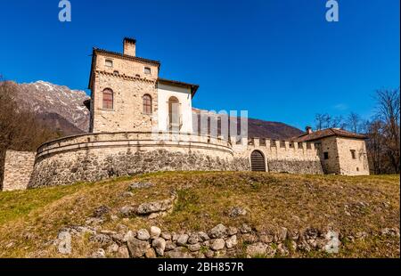 Italy Veneto Feltre loc. Villabruna - Lusa Castle Stock Photo - Alamy