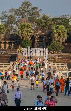 The floating bridge at Angkor Wat temple, Siem Reap, Cambodia Stock ...