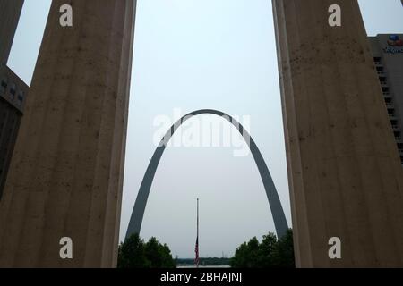 The Gateway Arch, a 630-foot (192 m) monument in St. Louis, Missouri ...