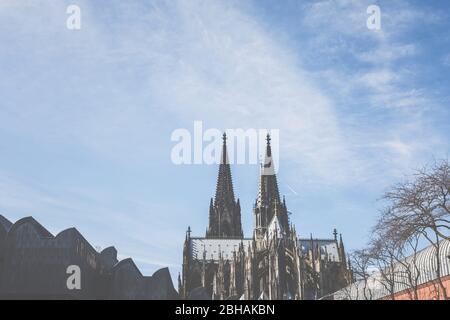 Stadtansicht von Köln. Kölner Dom mit Baustelleneinrichrtung. // 11.03. ...
