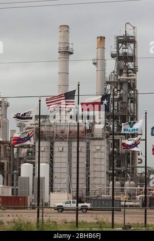 Three Rivers Texas USA, May 14 2010: The Valero Three Rivers petroleum ...