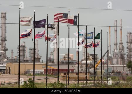 Three Rivers, Texas - The Valero oil refinery, which mainly processes ...