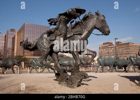 the cattle drive sculptures at the pioneer plaza in dallas texas Stock ...