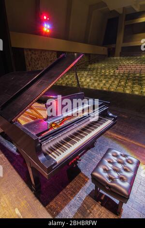 Grand Piano in Concert Hall. Piano standing on empty stage. opened ...