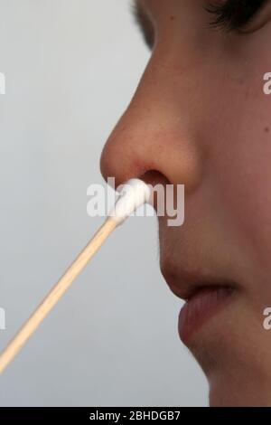 Child taking swab. Medical examination. Medical testing child Stock ...