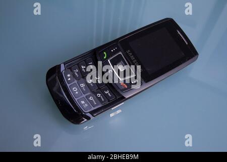 Samsung sliding SGH D900 vintage mobile phone Stock Photo - Alamy