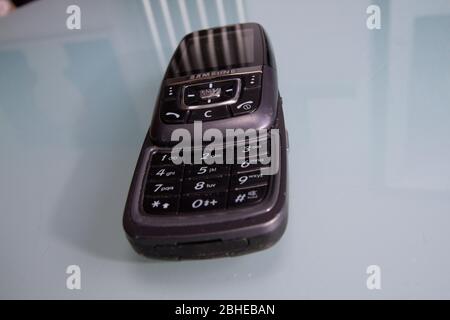 Samsung sliding SGH D900 vintage mobile phone Stock Photo - Alamy