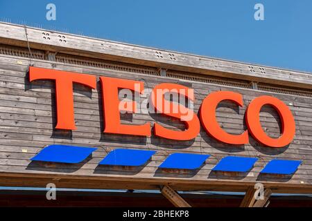 Tesco Supermarket Taplow, The Bishop Centre, Taplow, Buckinghamshire ...