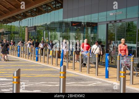 Tesco Supermarket Taplow, The Bishop Centre, Taplow, Buckinghamshire ...