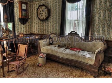 old fashioned living room Stock Photo - Alamy