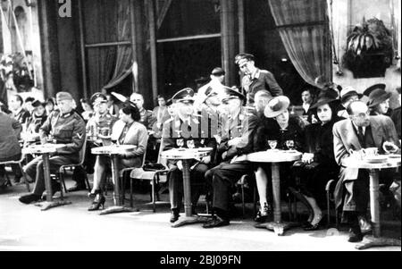WW2 - WWII German soldiers drinking wine, probably Russia 1942 Stock ...