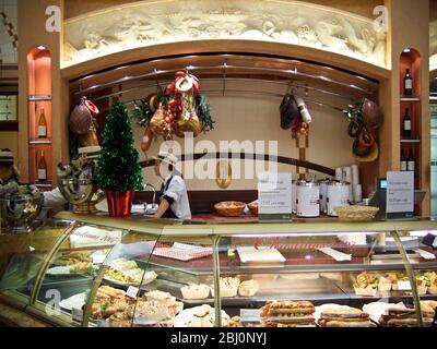 harrods food hall Stock Photo - Alamy