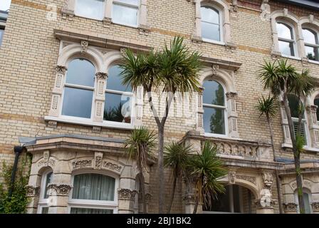 Carlton Square, Carlton Drive, London SW15 Stock Photo - Alamy
