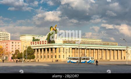 Government building in Kim Il-sung square, Pyongan Province, Pyongyang ...