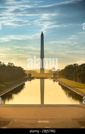 The Washington Monument from across the reflecting pool in Washington ...