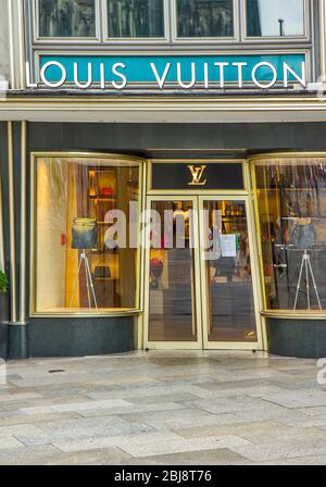 Germany, Cologne, the Louis Vuitton Store at the Balu-Gold-House near ...