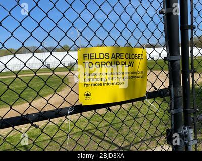 Field closed sign, athletic field closed due to coronavirus response ...