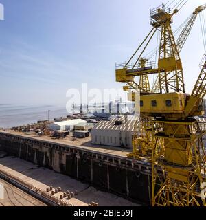 Cammell Laird shipyard, Birkenhead, river Mersey, Merseyside, North ...
