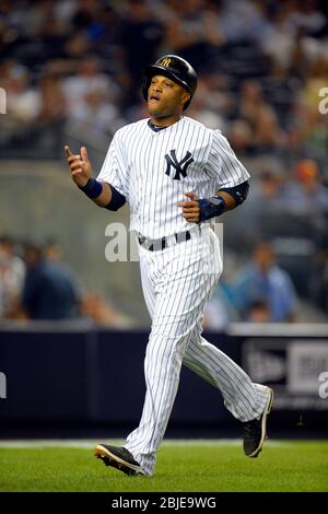 Toronto Blue Jays second baseman Joe Panik (2) throws during a baseball ...