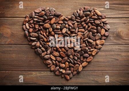 Heart made of aromatic cocoa beans on grey background Stock Photo - Alamy