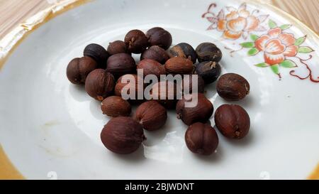 Unprocessed coffee beans, still pure Stock Photo - Alamy