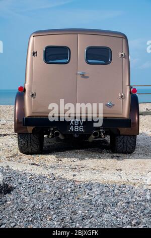 Morris Z van hot rod Stock Photo - Alamy