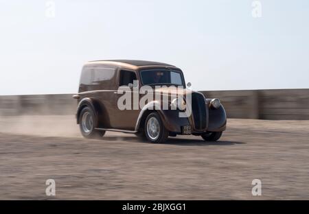 Morris Z van hot rod Stock Photo - Alamy