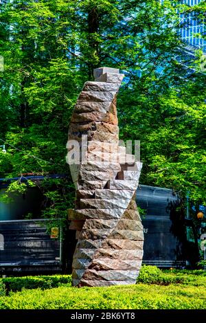 Torsion II by Charles Hadcock, Canary Wharf, London Stock Photo - Alamy