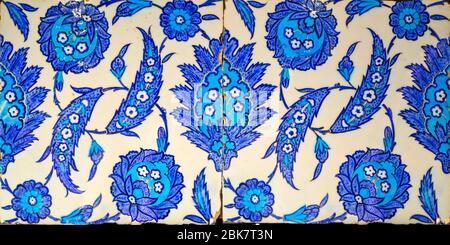 Iznik ceramic tiles with floral pattern in Topkapi Palace, Istanbul ...