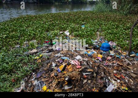 Plastic pollution in the Kelani Ganga River at Colombo in Sri Lanka ...