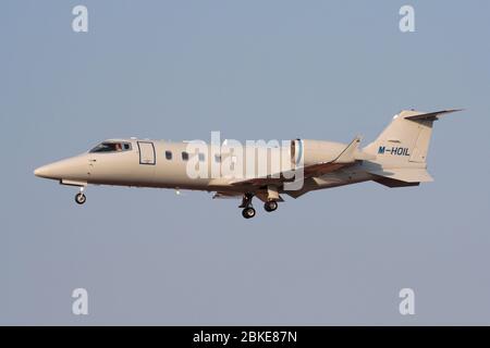 Business charter jet side view Stock Photo - Alamy
