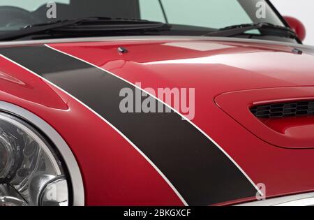 Car bonnet reflection shine reflect polished shiny Stock Photo - Alamy