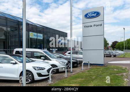 Think Ford car dealership cars and showroom in Farnborough, Hampshire ...
