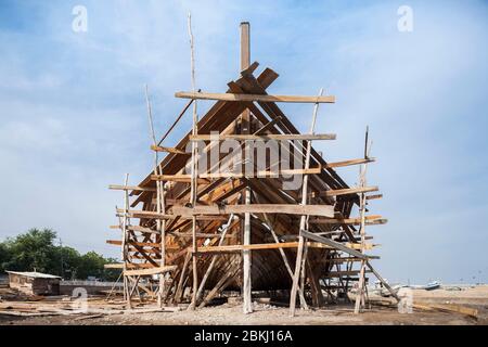 India, Gujarat State, Mandvi, shipyards, dhow under construction Stock ...