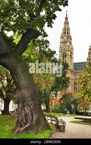 Townhouse park - Rathauspark in Vienna. Austria Stock Photo - Alamy