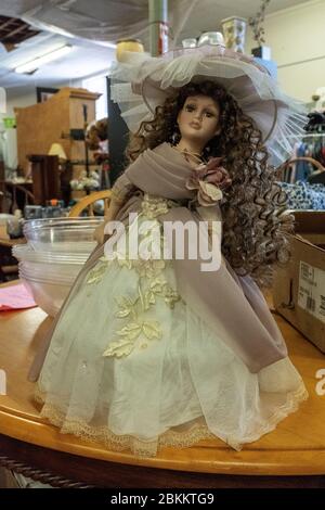 consignment shop goods being sold @ "Mommy & Me" in Honesdale ...
