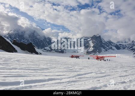 A small plane flightseeing tour operated by Fly Denali lands on the ...