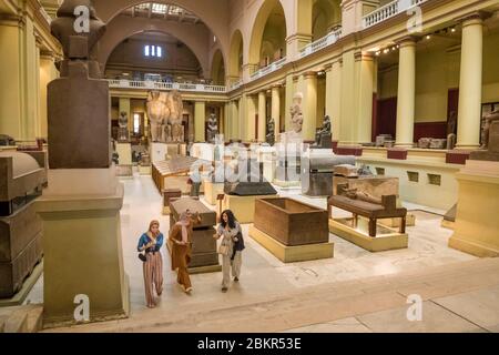 Egypt, Cairo, Egyptian Museum, statue group of king Ramses II and ...