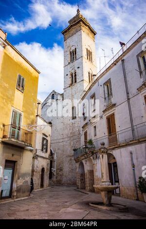 Alleyway. Rutigliano. Puglia. Italy Stock Photo - Alamy