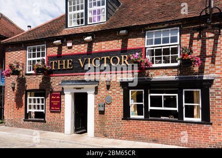 The Victory pub sign, Hamble le Rice, Hampshire, UK Stock Photo - Alamy