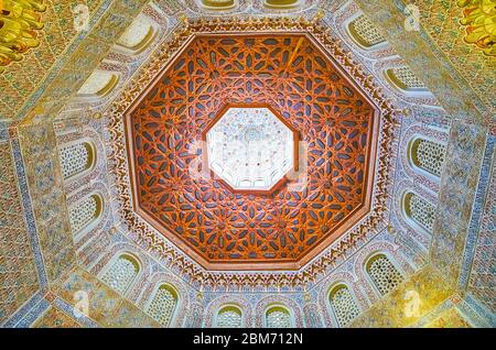 Honeycomb, "stalactite," or "mocarabe" vaulting in the Hall of the ...