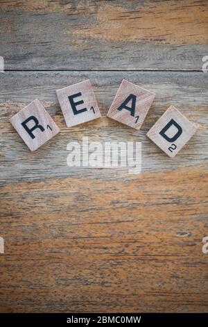 The words Be Kind in Scrabble letters Stock Photo - Alamy