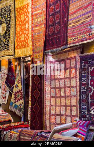 Traditional Turkish rugs for sale, Grand Bazaar (Great Bazaar ...