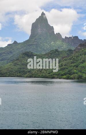 Mountain Tohivea in Moorea, French Polynesia Stock Photo - Alamy